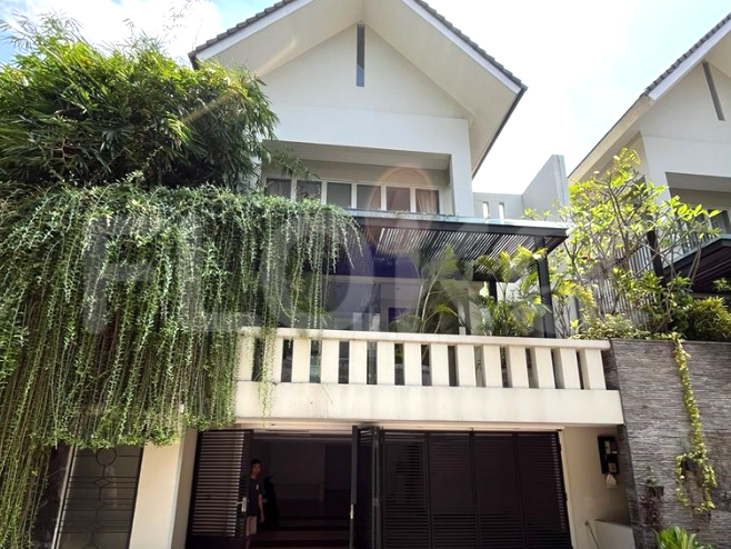 RHA974 | Rumah Detached SCBD Disewa dengan 2 Carport & Nego