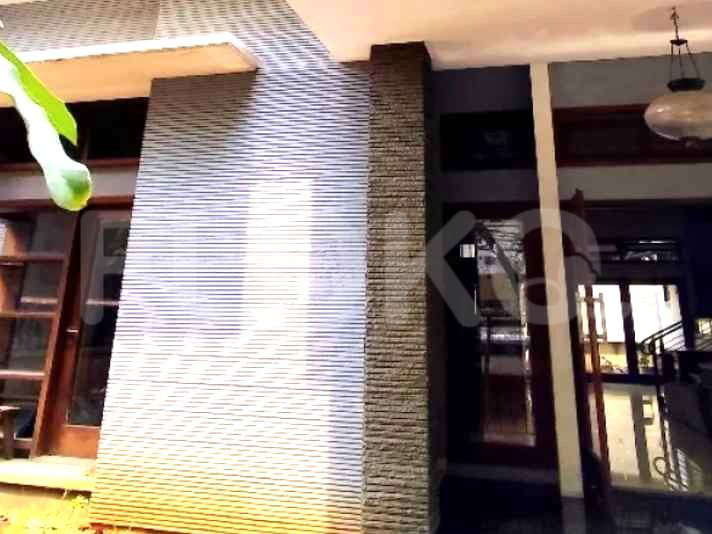 RHAb73 | Rumah Disewakan SCBD dengan Pemandangan Taman, 2 Lantai