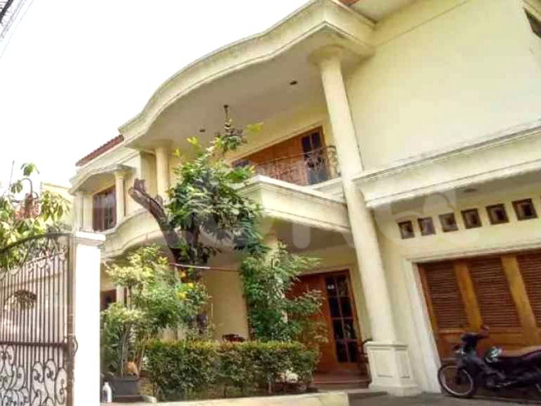 RHAf11, 2 Lantai | Rumah Disewakan di Setiabudi dengan Kolam Renang